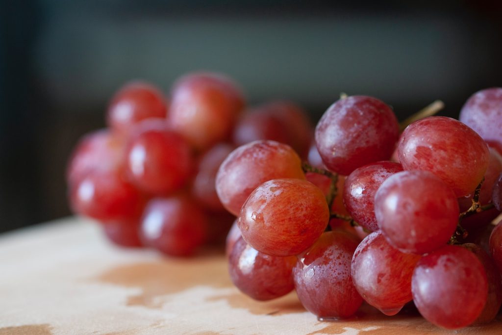Unlock the Secret to Better Vision: Grapes and Eye Health - blog.iNthacity